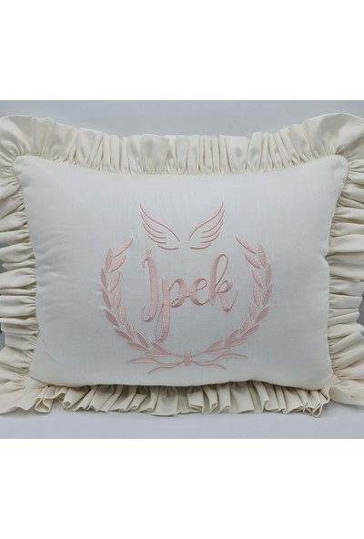Kişiye Özel Nakışlı Laruel Desenli Doğum Yastığı Ekru- Pudra Pembe Kişiye Özel Nakışlı Laruel Desenli Doğum Yastığı Ekru- Pudra Pembe