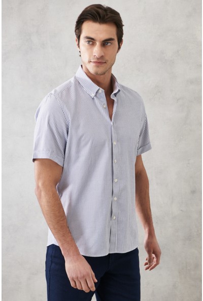 Slim Fit Dar Kesim Düğmeli Yaka Çizgili Gömlek