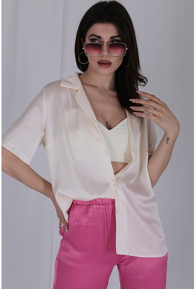 Nam Kadın Beyaz Saten Kısa Kol Gömlek Nam Kadın Beyaz Saten Kısa Kol Gömlek