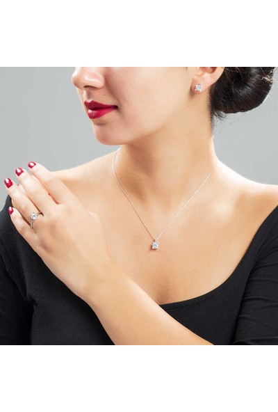 Gül Endam Starlight Diamond Pırlanta Montür V Tektaş 925 Ayar Gümüş 3lü Takı Seti Gül Endam Starlight Diamond Pırlanta Montür V Tektaş 925 Ayar Gümüş 3lü Takı Seti
