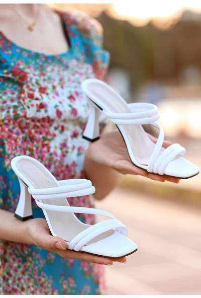 Bpm Sarax Beyaz Cilt Topuklu Terlik