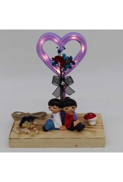 Kalp Altında Oturan Işıklı Sevgililer Biblosu
