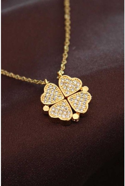 Clariss Çelik Altın Renk Taşlı Kalp Figürlü Yonca Kolye Clariss Çelik Altın Renk Taşlı Kalp Figürlü Yonca Kolye