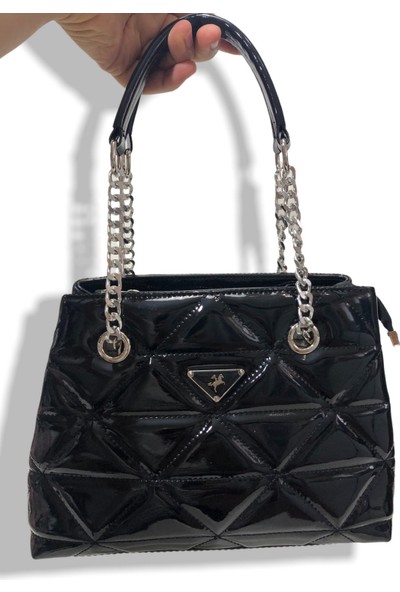 Siyah Rugan Kadın Küçük Omuz Çantası Kapitoneli Ebat 26CM 18 cm