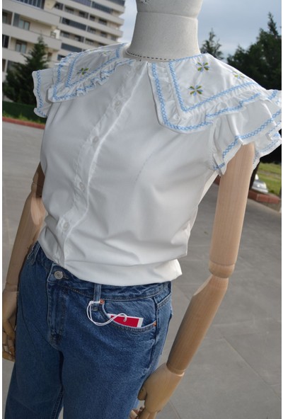 Asela Yakası Nakış Işlemeli Gömlek Asela Yakası Nakış Işlemeli Gömlek