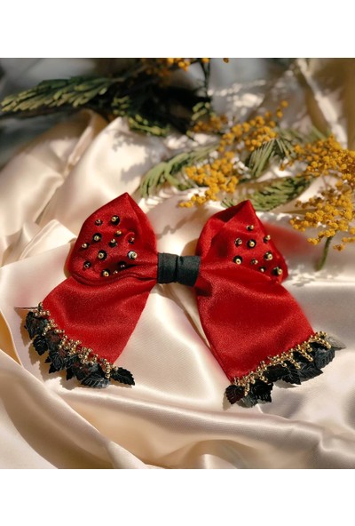 Bivalvia Accessories Siyah Yaprak Kırmızı Kuyruklu Fiyonk Klipsli Toka Bivalvia Accessories Siyah Yaprak Kırmızı Kuyruklu Fiyonk Klipsli Toka