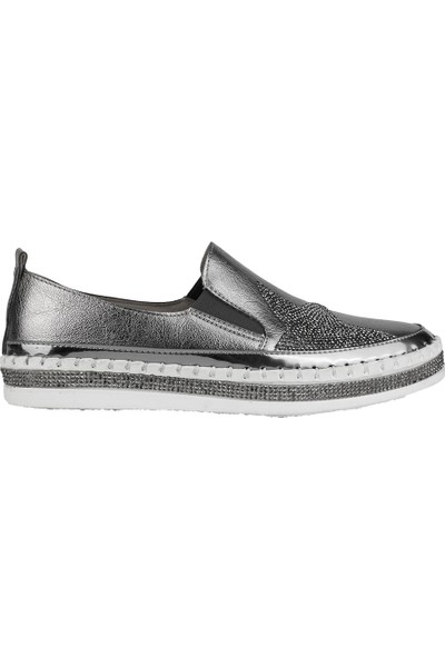 Angelina Kadın Taşlı Parlak Rugan Günlük Ayakkabı Angelina Kadın Taşlı Parlak Rugan Günlük Ayakkabı