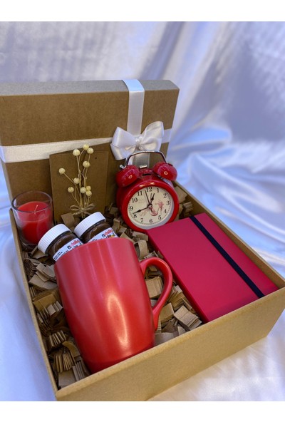 Saatli Kırmızı Hediye Kutusu
