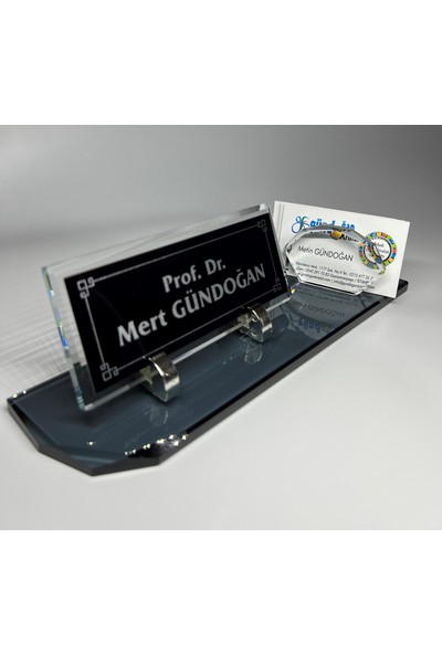 Gündoğan Kristal Cam Masa Isimliği ve Kartvizitlik Gümüş Yazı Aksesuarlı Gündoğan Kristal Cam Masa Isimliği ve Kartvizitlik Gümüş Yazı Aksesuarlı