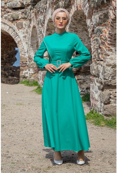 Sevitli Yeşil Beli Kemerli Önü Taş Detaylı Abiye Elbise