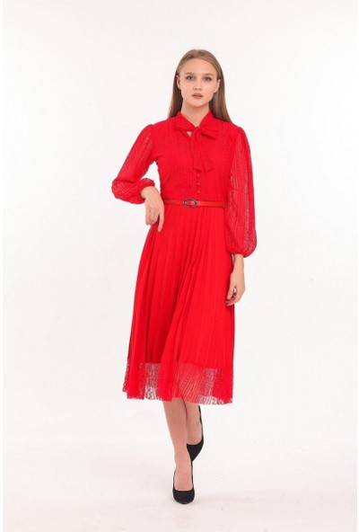 Sedalia Moda Kırmızı Boyun Bağlamalı Pileli Güpürlü Elbise