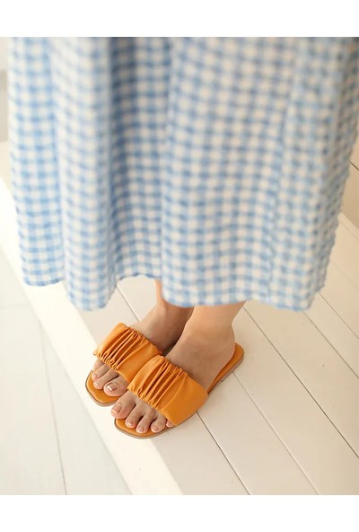 Shoecide Kadın Turuncu Cilt Büzgülü Terlik Shoecide Kadın Turuncu Cilt Büzgülü Terlik