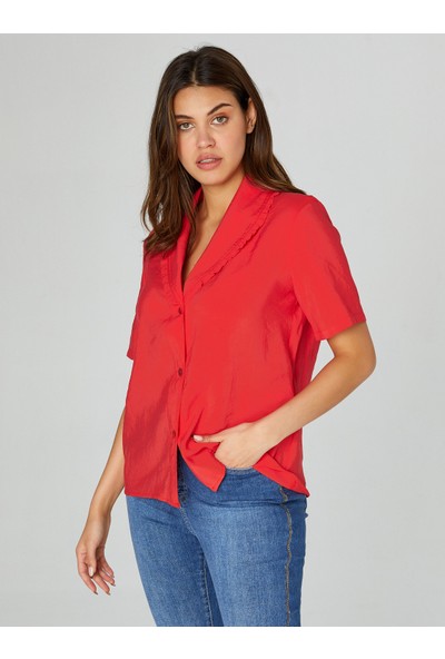 Faik Sönmez Yakası Fırfır Detaylı Kısa Kollu Gömlek 64309 Faik Sönmez Yakası Fırfır Detaylı Kısa Kollu Gömlek 64309