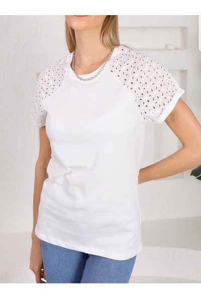 Kolları Dantel Detaylı Tişört
