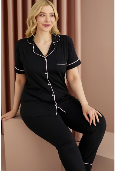 Siyah İnci Pamuklu Likralı Büyük Beden Battal Düğmeli Cepli Biyeli Kısa Kollu Pijama Takımı 7557 Siyah İnci Pamuklu Likralı Büyük Beden Battal Düğmeli Cepli Biyeli Kısa Kollu Pijama Takımı 7557