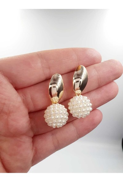 Yugen Concept Gold Kaplama Sallantılı İnci Top Küpe Yugen Concept Gold Kaplama Sallantılı İnci Top Küpe