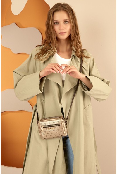 Pierre Cardin Altın Monogram Kadın Çapraz Çanta 05PO22Y1566-1 Mn A Pierre Cardin Altın Monogram Kadın Çapraz Çanta 05PO22Y1566-1 Mn A