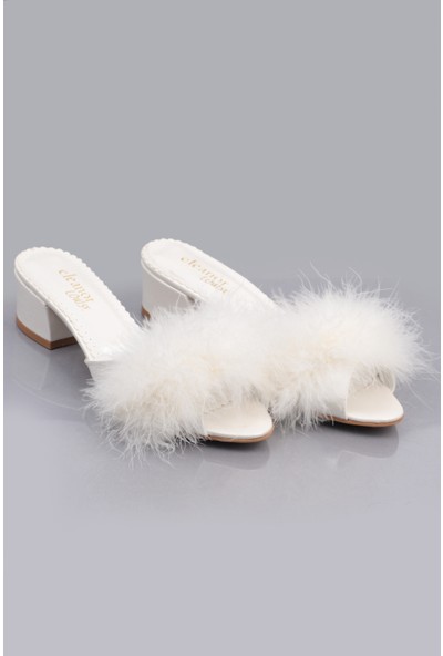 Eleanor Louise Saten Kare Topuklu Tüylü Gelin Terliği Eleanor Louise Saten Kare Topuklu Tüylü Gelin Terliği