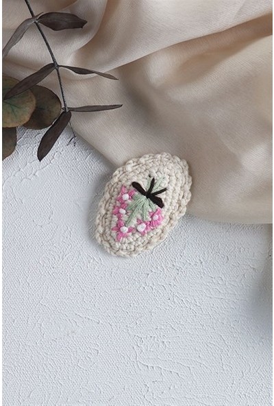 Bebeğine Ekru Renkli Çiçek Işlemeli El Örgüsü Çıtçıt Toka