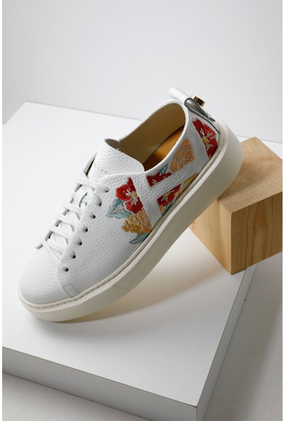 Henderson Talisa Çiçek Nakışlı Deri Sneaker Ayakkabı Henderson Talisa Çiçek Nakışlı Deri Sneaker Ayakkabı