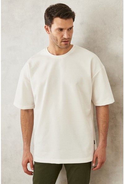 AC&Co / Altınyıldız Classics Erkek Beyaz Oversize Fit Bol Kesim Bisiklet Yaka Kısa Kollu Sweatshirt AC&Co / Altınyıldız Classics Erkek Beyaz Oversize Fit Bol Kesim Bisiklet Yaka Kısa Kollu Sweatshirt