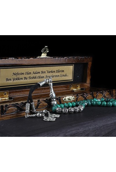 Tesbihevim Gümüş İsim Yazılı Metal Püsküllü Malahit Taşlı Tesbih Ve Ahşap Kutu Tesbihevim Gümüş İsim Yazılı Metal Püsküllü Malahit Taşlı Tesbih Ve Ahşap Kutu
