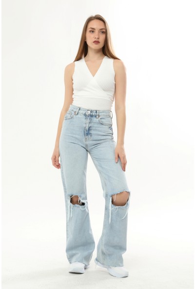 Modaleria Beyaz Önü ve Arkası V Yaka Kalın Askılı Likralı Fitilli Crop Bluz Atlet Modaleria Beyaz Önü ve Arkası V Yaka Kalın Askılı Likralı Fitilli Crop Bluz Atlet