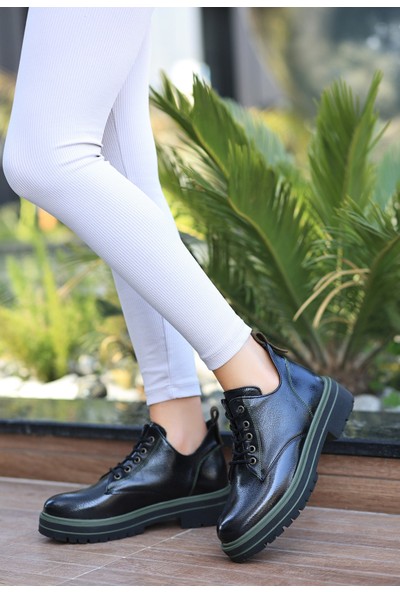 Maysolasta Noma Siyah Rugan Yeşil Detaylı Bağcıklı Bot Maysolasta Noma Siyah Rugan Yeşil Detaylı Bağcıklı Bot