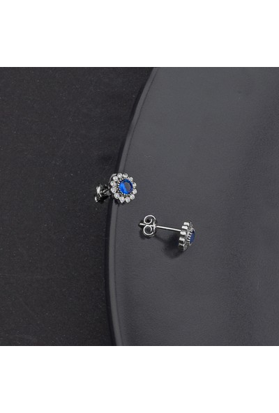 Ravza Gümüş 925 Ayar Gümüş Safir Papatya Model Küpe Ravza Gümüş 925 Ayar Gümüş Safir Papatya Model Küpe