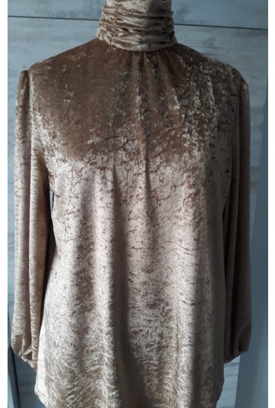 Deseo Boutıque Kadın Bej Renk Kadife Boğazlı Bluz Deseo Boutıque Kadın Bej Renk Kadife Boğazlı Bluz