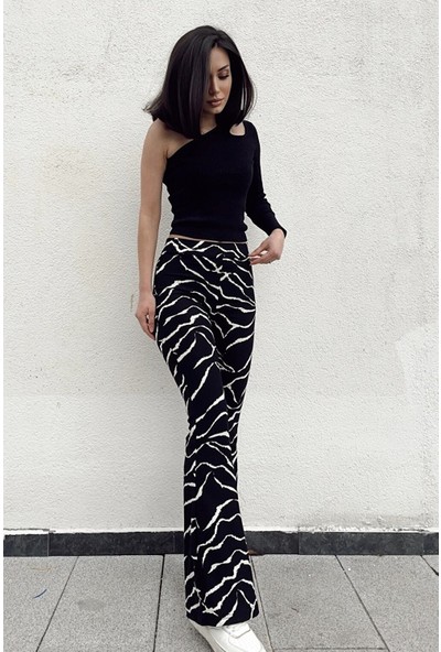 Siyah Krep Kumaş Zebra Desenli Yüksek Bel Likralı Ispanyol Paça Pantolon - KAD3325558 Siyah Krep Kumaş Zebra Desenli Yüksek Bel Likralı Ispanyol Paça Pantolon - KAD3325558