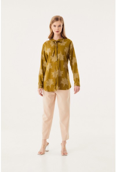 FullaModa Boyun Bağcıklı Dal Desenli Gömlek