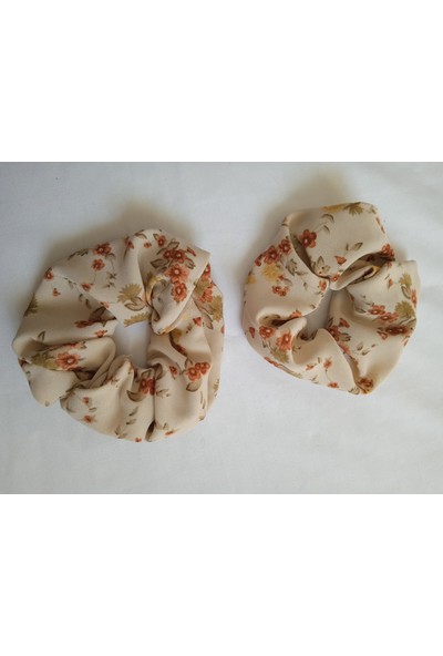 Thulia Ekru Çiçekli Saç Tokası 3lü Thulia Ekru Çiçekli Saç Tokası 3lü