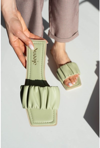 Martina Yeşil Terlik