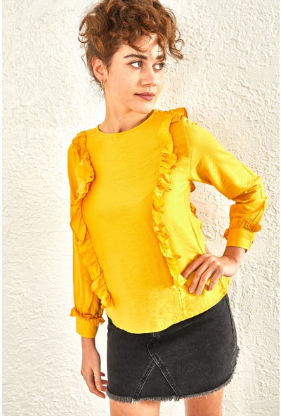 Oshebu Arkası Düğmeli Fırfır Detaylı Bluz Oshebu Arkası Düğmeli Fırfır Detaylı Bluz