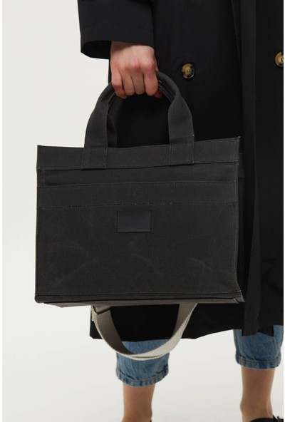 Manuka Yıkama Efektli Medium Kanvas Çanta Siyah Manuka Yıkama Efektli Medium Kanvas Çanta Siyah