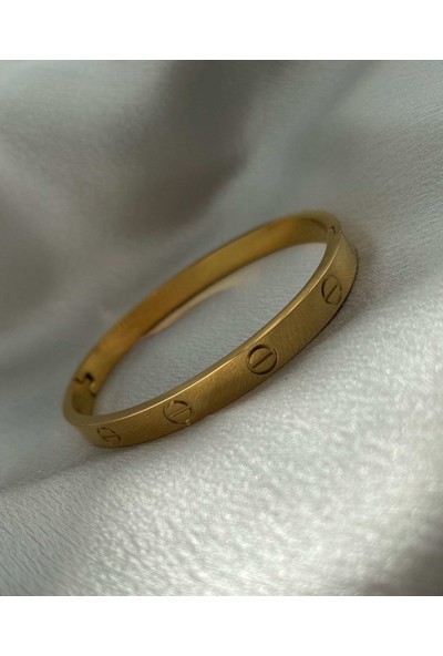 Serap Eser Exclusive Çelik Kartier Gold Kelepçe Serap Eser Exclusive Çelik Kartier Gold Kelepçe