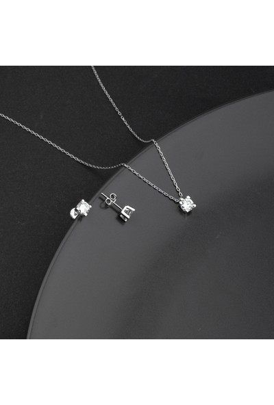 Miavi Silver 925 Ayar Gümüş Rodyum Renk Tek Taş Kolye Küpe Takı Seti Miavi Silver 925 Ayar Gümüş Rodyum Renk Tek Taş Kolye Küpe Takı Seti