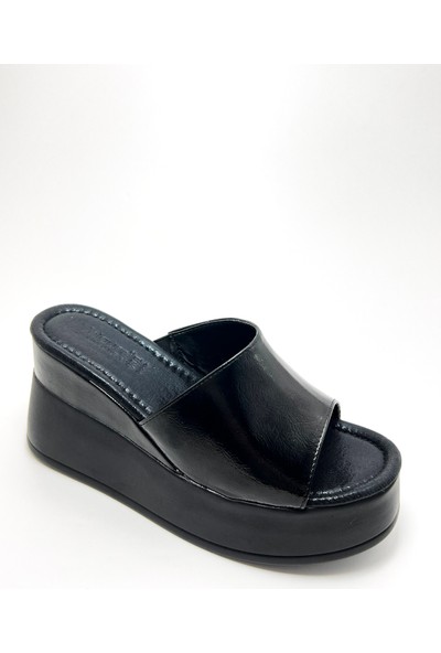 Bulut Ayakkabı Siyah Kadın Rugan Dolgu Topuk Terlik - Siyah - 40 Bulut Ayakkabı Siyah Kadın Rugan Dolgu Topuk Terlik - Siyah - 40