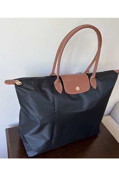 Butik Ay-Da Siyaha Kahve 5 Numara Kol Çantası Kapak ve Kol Sapları Gerçek Deridir Butik Ay-Da Siyaha Kahve 5 Numara Kol Çantası Kapak ve Kol Sapları Gerçek Deridir