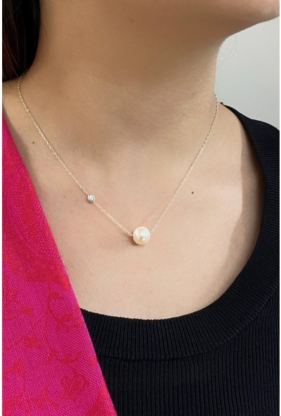 Zümrüt Kuyumculuk BIRINCI1926 Taşlı Tatlısu Incisi Minimal Inci Bayan Kolye Zümrüt Kuyumculuk BIRINCI1926 Taşlı Tatlısu Incisi Minimal Inci Bayan Kolye