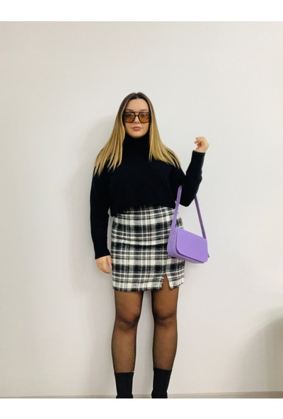 My Pink Kadın Ekoseli Siyah Kaşe Mini Etek My Pink Kadın Ekoseli Siyah Kaşe Mini Etek