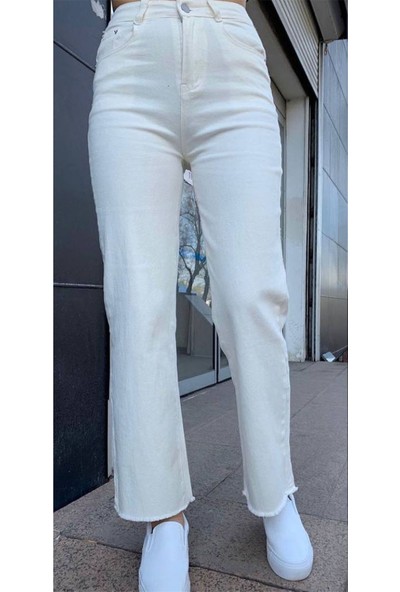 Dobre Jeans Kadın, Optik Beyaz, Yüksek Bel, Denim Kumaş, Paçası Püsküllü, Mom Jeans, Kot Pantolon 40 Beden Dobre Jeans Kadın, Optik Beyaz, Yüksek Bel, Denim Kumaş, Paçası Püsküllü, Mom Jeans, Kot Pantolon 40 Beden