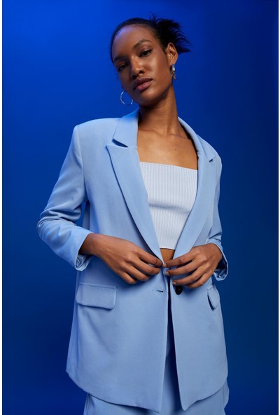 DeFacto Oversize Fit Cep Kapaklı Tek Yırtmaçlı Blazer Ceket X0017AZ22SM DeFacto Oversize Fit Cep Kapaklı Tek Yırtmaçlı Blazer Ceket X0017AZ22SM