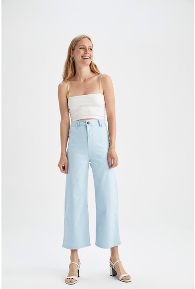 DeFacto Kısa Geniş Paça Yüksek Bel Crop Fit Cepli Gabardin Pantolon X5999AZ22SP DeFacto Kısa Geniş Paça Yüksek Bel Crop Fit Cepli Gabardin Pantolon X5999AZ22SP