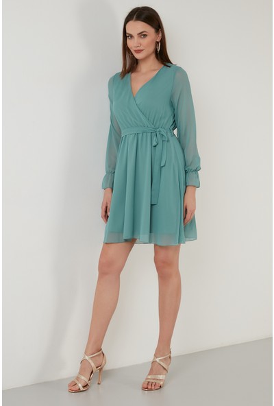 Lela Kruvaze Yaka Bağlama Detaylı Şifon Mini Elbise Bayan Elbise 6051467 Lela Kruvaze Yaka Bağlama Detaylı Şifon Mini Elbise Bayan Elbise 6051467
