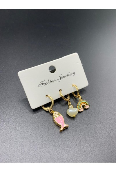 Bujiteri Dükkanı Pembe Balık ve Gökkuşağı Figürlü Üçlü Set Küpe Bujiteri Dükkanı Pembe Balık ve Gökkuşağı Figürlü Üçlü Set Küpe