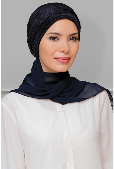 Hürrem Bone Lacivert Pratik Hazır Geçmeli Tesettür Bone Fukuro Piliseli Örgülü Şifon Atkılı 1825A_02 Hürrem Bone Lacivert Pratik Hazır Geçmeli Tesettür Bone Fukuro Piliseli Örgülü Şifon Atkılı 1825A_02
