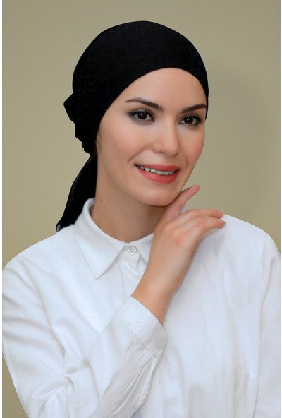Hürrem Bone Siyah Pratik Hazır Geçmeli Tesettür Bone Jakarlı Desenli Güllü 1202_01 Hürrem Bone Siyah Pratik Hazır Geçmeli Tesettür Bone Jakarlı Desenli Güllü 1202_01