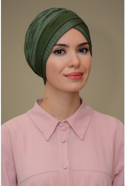 Hürrem Bone Haki Pratik Hazır Geçmeli Tesettür Bone Fukuro Piliseli Tek Bantlı Çapraz Büzgülü 1821_09 Hürrem Bone Haki Pratik Hazır Geçmeli Tesettür Bone Fukuro Piliseli Tek Bantlı Çapraz Büzgülü 1821_09